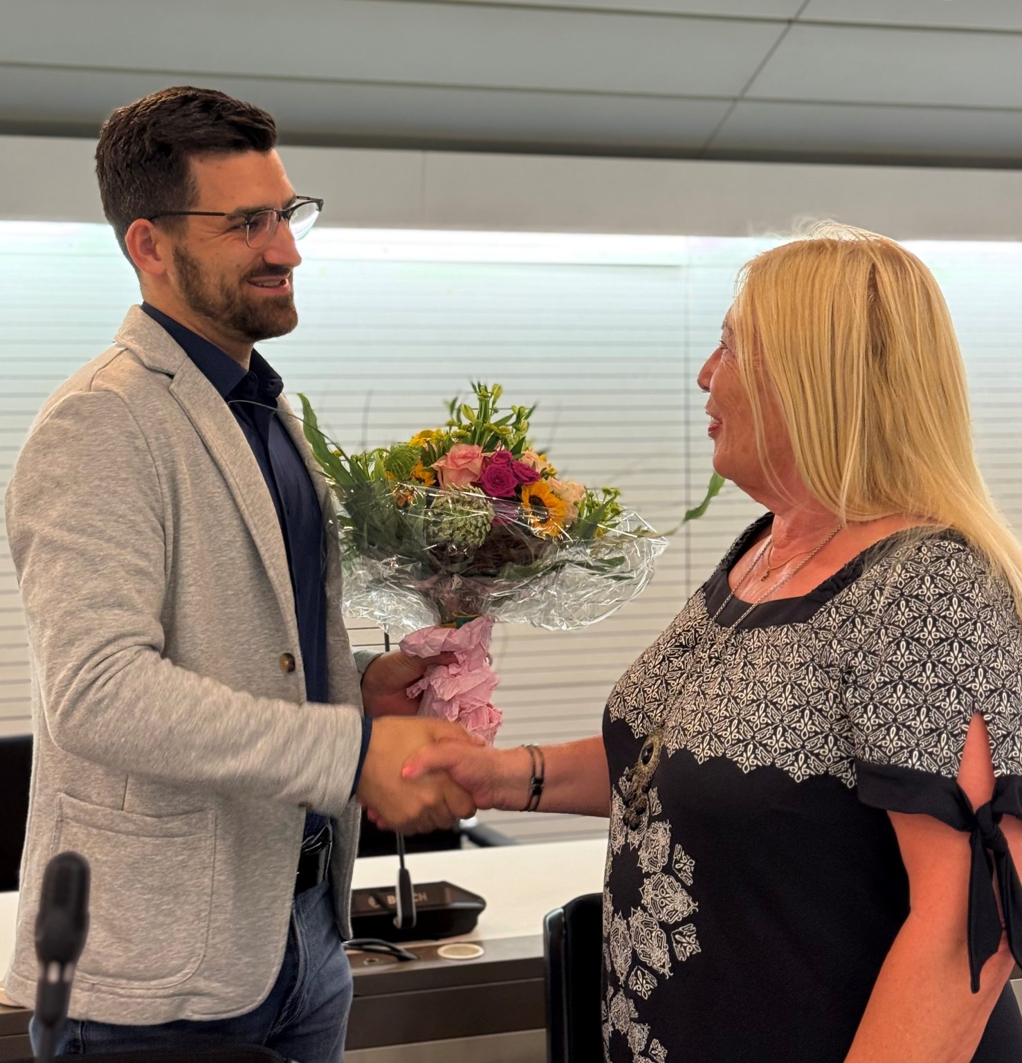 Bürgermeister Quirin würdigt Silvia Rolshausen für 25 Jahre Engagement ...